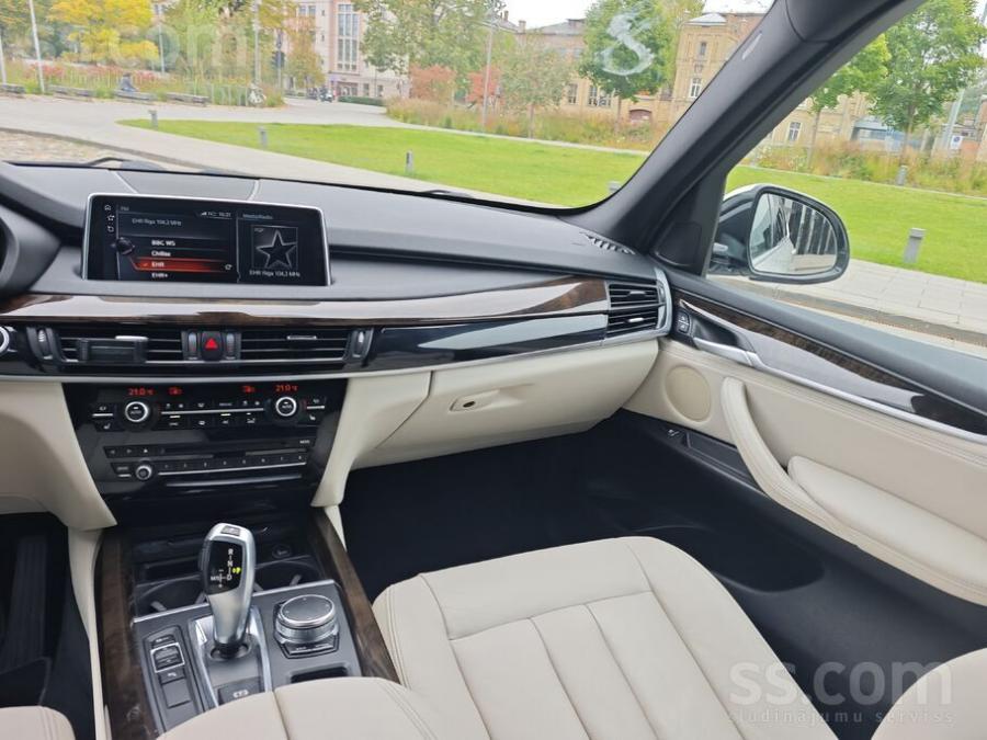 White BMW X5 2016 in Riga, with an engine capacity of 3.00 L and mileage of 92 thousand km for 17900 €, photo 13 on AUTOMOTO.COM.LV