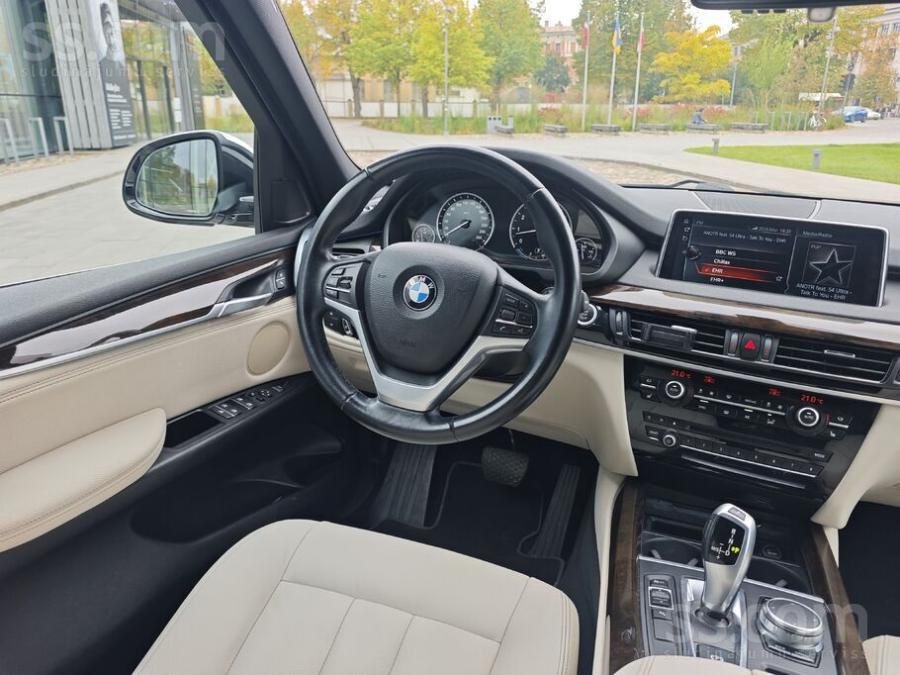 White BMW X5 2016 in Riga, with an engine capacity of 3.00 L and mileage of 92 thousand km for 17900 €, photo 14 on AUTOMOTO.COM.LV