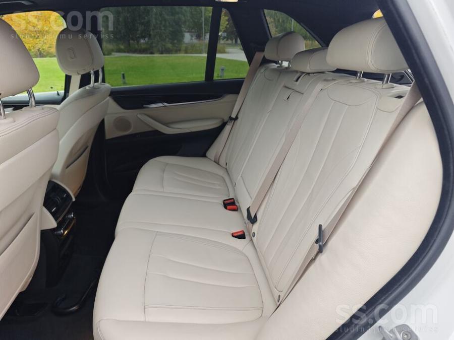 White BMW X5 2016 in Riga, with an engine capacity of 3.00 L and mileage of 92 thousand km for 17900 €, photo 15 on AUTOMOTO.COM.LV