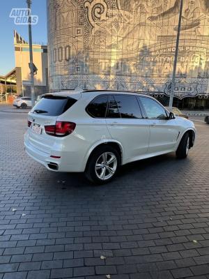 White BMW X5 2016 in Kaunas, with an engine capacity of 3.00 L and mileage of 152 thousand km for 15555 €, photo 5 on AUTOMOTO.COM.LV