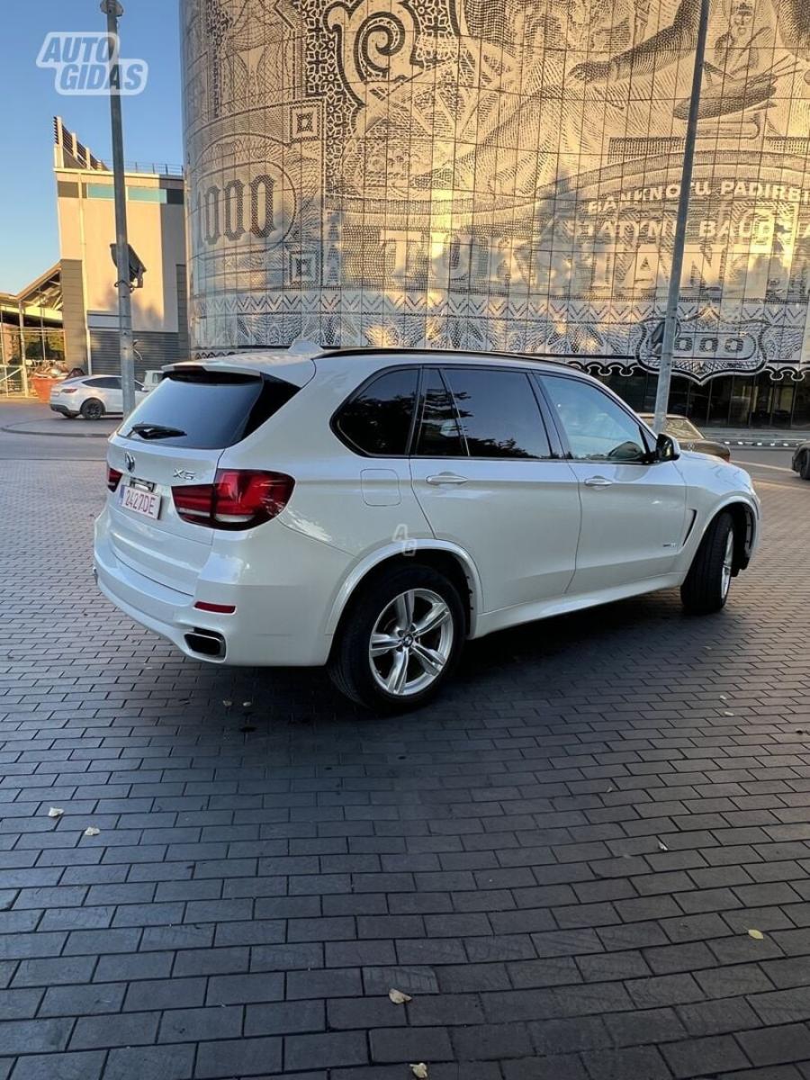White BMW X5 2016 in Kaunas, with an engine capacity of 3.00 L and mileage of 152 thousand km for 15555 €, photo 5 on AUTOMOTO.COM.LV