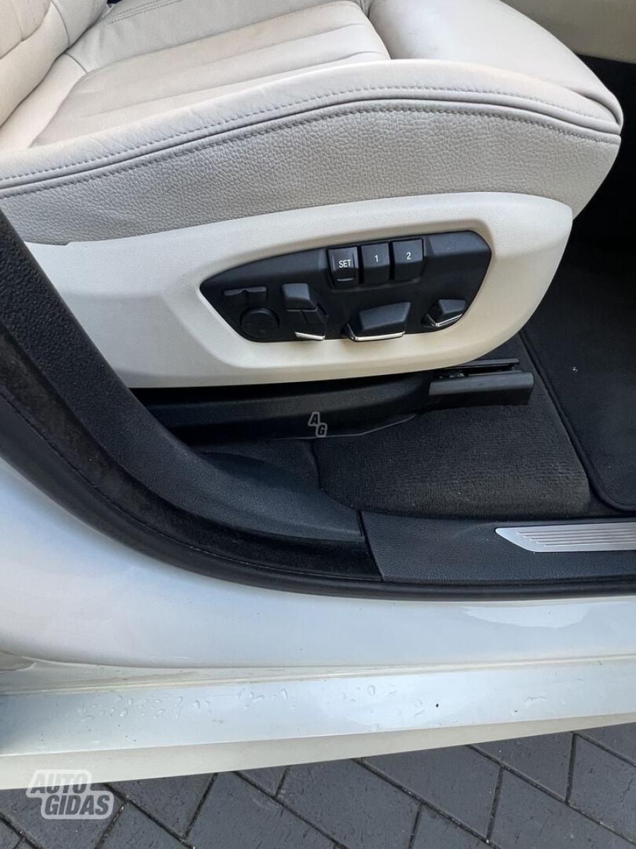 White BMW X5 2016 in Kaunas, with an engine capacity of 3.00 L and mileage of 152 thousand km for 15555 €, photo 10 on AUTOMOTO.COM.LV