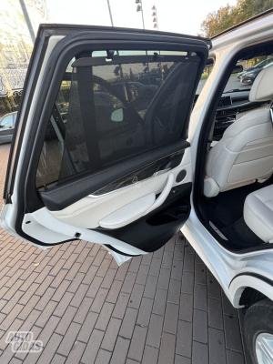 White BMW X5 2016 in Kaunas, with an engine capacity of 3.00 L and mileage of 152 thousand km for 15555 €, photo 13 on AUTOMOTO.COM.LV