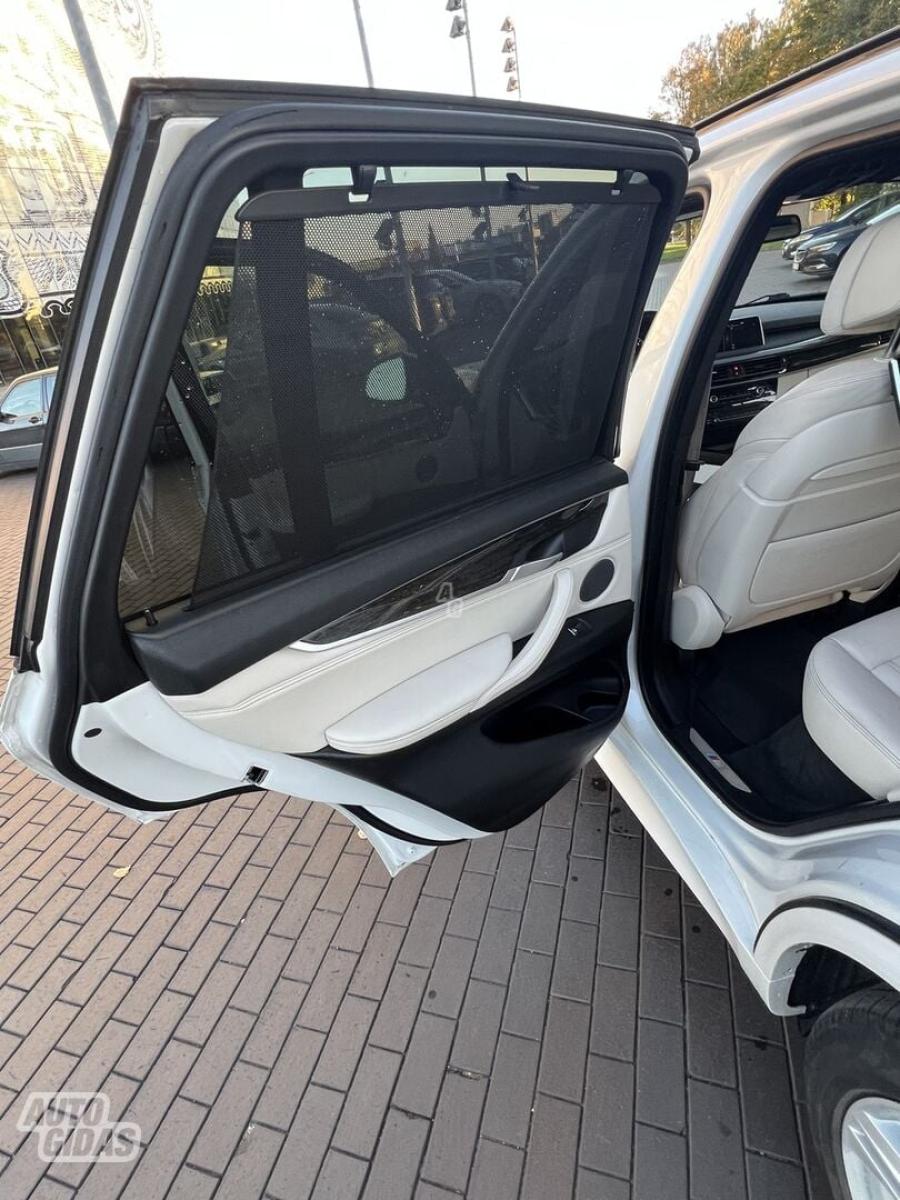 White BMW X5 2016 in Kaunas, with an engine capacity of 3.00 L and mileage of 152 thousand km for 15555 €, photo 13 on AUTOMOTO.COM.LV