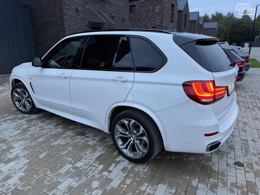 White BMW X5 2016 in Vilnius, with an engine capacity of 3.00 L and mileage of 155 thousand km for 18500 €, photo 4 on AUTOMOTO.COM.LV