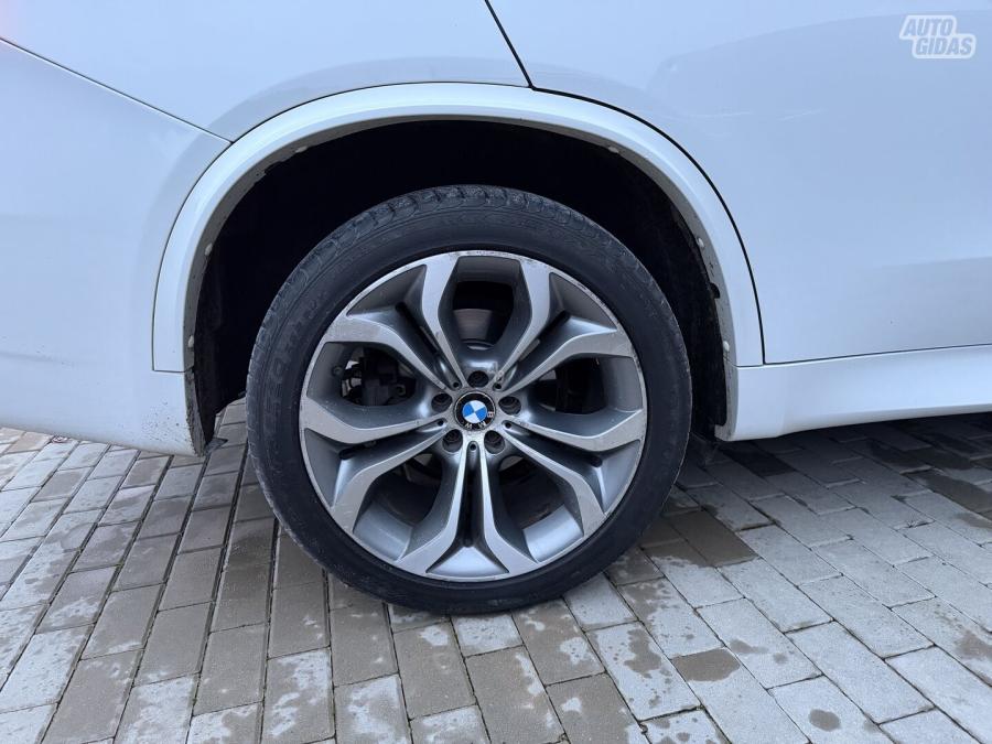White BMW X5 2016 in Vilnius, with an engine capacity of 3.00 L and mileage of 155 thousand km for 18500 €, photo 11 on AUTOMOTO.COM.LV