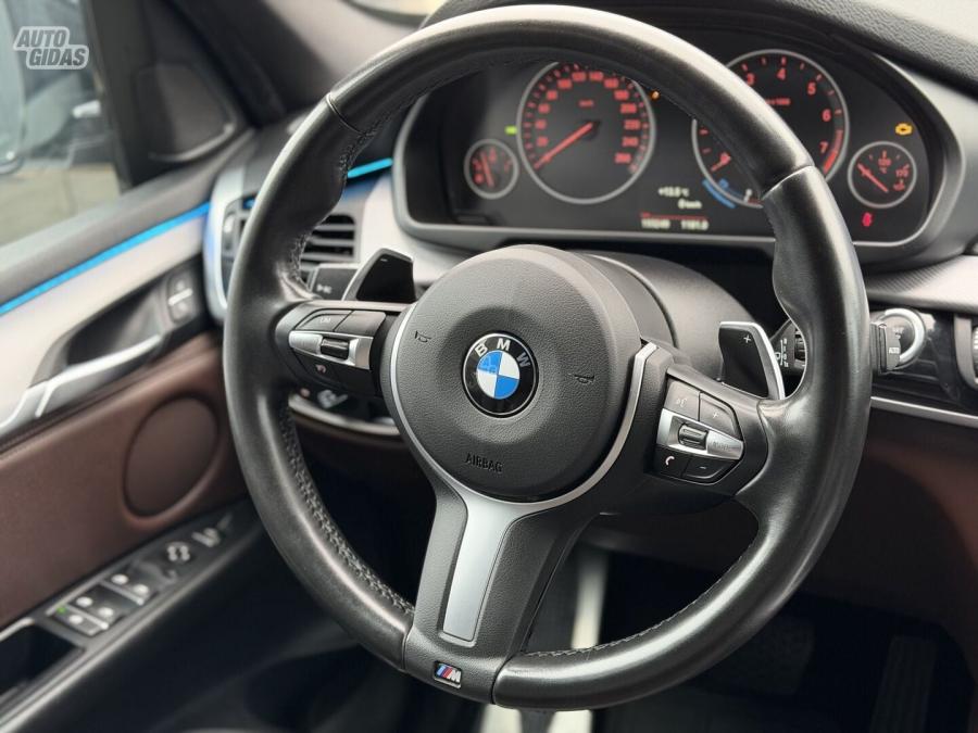 White BMW X5 2016 in Vilnius, with an engine capacity of 3.00 L and mileage of 155 thousand km for 18500 €, photo 16 on AUTOMOTO.COM.LV