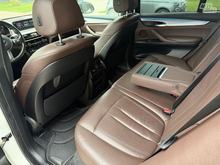 White BMW X5 2016 in Vilnius, with an engine capacity of 3.00 L and mileage of 155 thousand km for 18500 €, photo 22 on AUTOMOTO.COM.LV