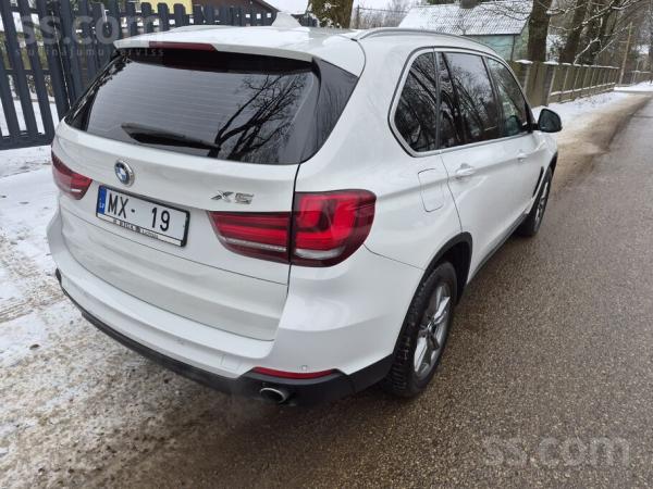 White BMW X5 2017 in Riga, with an engine capacity of 2.00 L and mileage of 233 thousand km for 21490 €, photo 2 on AUTOMOTO.COM.LV