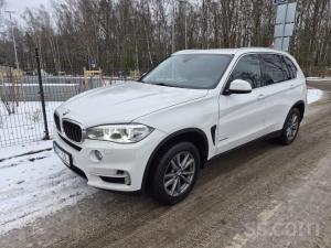 White BMW X5 2017 in Riga, with an engine capacity of 2.00 L and mileage of 233 thousand km for 21490 €, photo 5 on AUTOMOTO.COM.LV