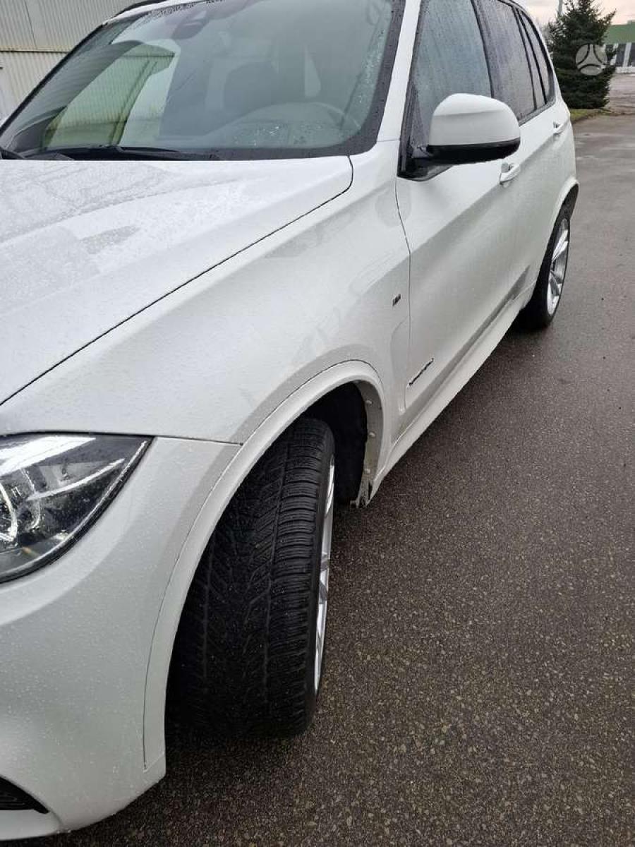 White BMW X5 2017 in Klaipeda, with an engine capacity of 2.99 L and mileage of 227 thousand km for 23000 €, photo 12 on AUTOMOTO.COM.LV
