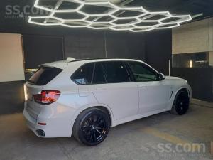 Balts BMW X5 2017 Daugavpils, ar dzinēja tilpumu 3.00 L un nobraukumu 157 tūkst. km par 29000 €, foto 21 vietnē AUTOMOTO.COM.LV