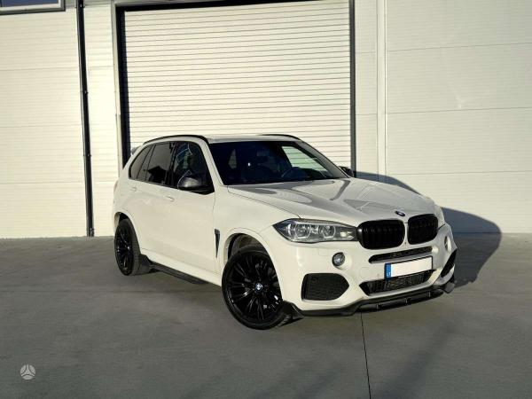 White BMW X5 2017 in Mazeikiai, with an engine capacity of 3.00 L and mileage of 200 thousand km for 24999 €, photo 2 on AUTOMOTO.COM.LV