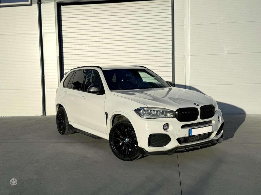 White BMW X5 2017 in Mazeikiai, with an engine capacity of 3.00 L and mileage of 200 thousand km for 24999 €, photo 2 on AUTOMOTO.COM.LV