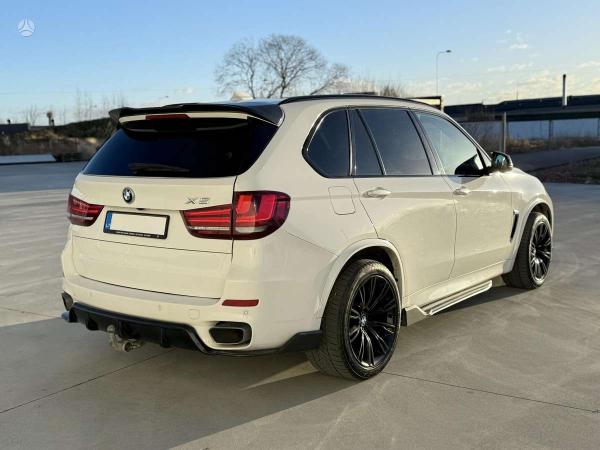 White BMW X5 2017 in Mazeikiai, with an engine capacity of 3.00 L and mileage of 200 thousand km for 24999 €, photo 3 on AUTOMOTO.COM.LV
