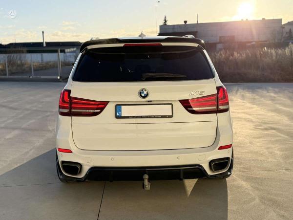White BMW X5 2017 in Mazeikiai, with an engine capacity of 3.00 L and mileage of 200 thousand km for 24999 €, photo 4 on AUTOMOTO.COM.LV
