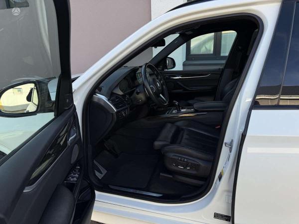White BMW X5 2017 in Mazeikiai, with an engine capacity of 3.00 L and mileage of 200 thousand km for 24999 €, photo 6 on AUTOMOTO.COM.LV