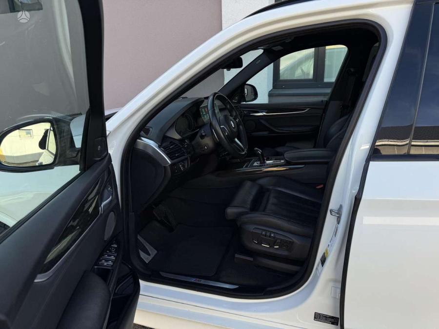White BMW X5 2017 in Mazeikiai, with an engine capacity of 3.00 L and mileage of 200 thousand km for 24999 €, photo 6 on AUTOMOTO.COM.LV