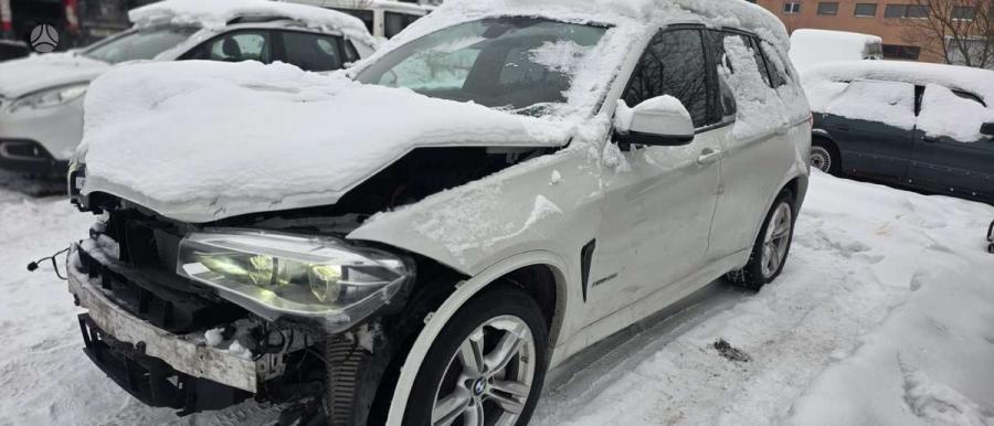 White BMW X5 2017 in Kaunas, with an engine capacity of 4.40 L and mileage of 46 thousand km for 13500 €, photo 3 on AUTOMOTO.COM.LV