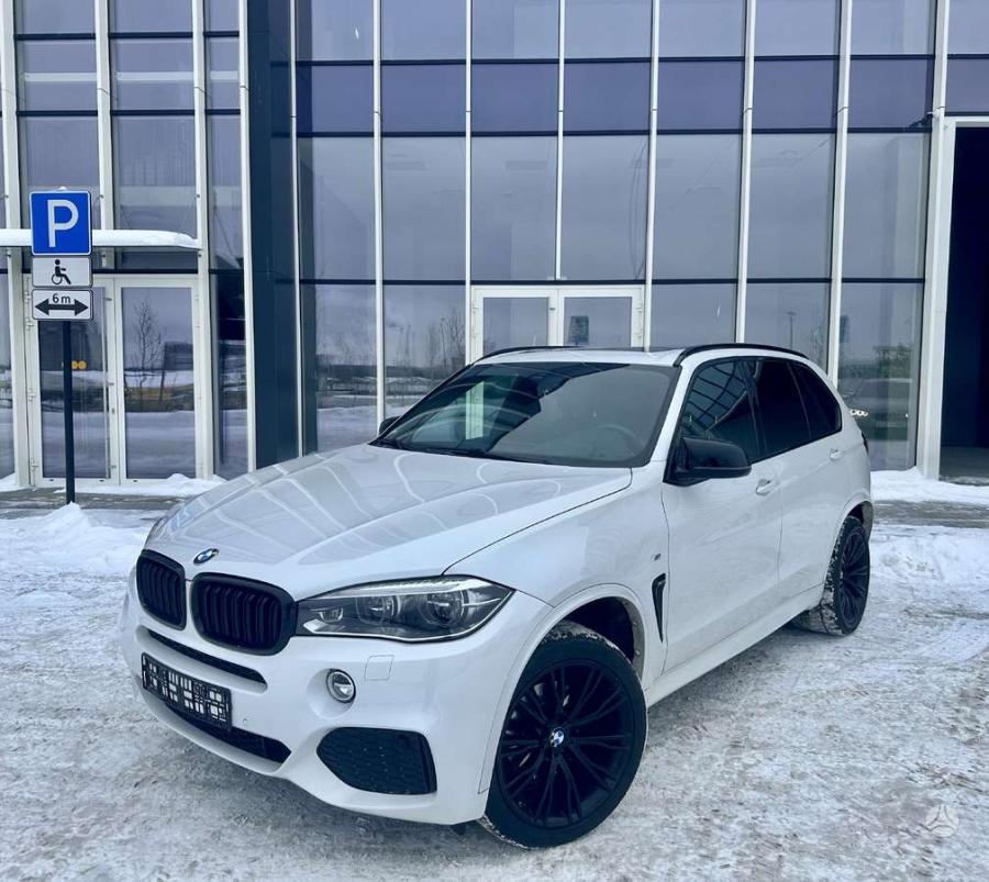 White BMW X5 2017 in Vilnius, with an engine capacity of 2.99 L and mileage of 261 thousand km for 23200 €, photo 1 on AUTOMOTO.COM.LV
