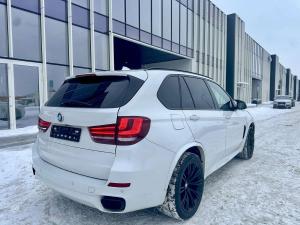 White BMW X5 2017 in Vilnius, with an engine capacity of 2.99 L and mileage of 261 thousand km for 23200 €, photo 7 on AUTOMOTO.COM.LV