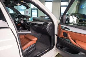 Balts BMW X5 2017 Marijampole, ar dzinēja tilpumu 3.00 L un nobraukumu 259 tūkst. km par 25850 €, foto 35 vietnē AUTOMOTO.COM.LV