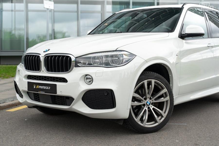 White BMW X5 2017 in Vilnius, with an engine capacity of 3.00 L and mileage of 141 thousand km for 23950 €, photo 3 on AUTOMOTO.COM.LV