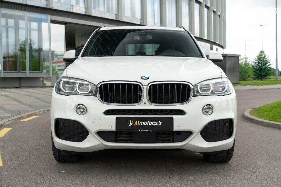 White BMW X5 2017 in Vilnius, with an engine capacity of 3.00 L and mileage of 141 thousand km for 23950 €, photo 4 on AUTOMOTO.COM.LV