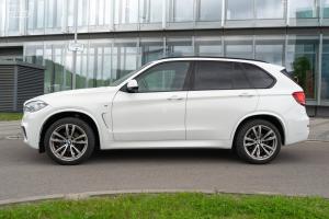 White BMW X5 2017 in Vilnius, with an engine capacity of 3.00 L and mileage of 141 thousand km for 23950 €, photo 8 on AUTOMOTO.COM.LV