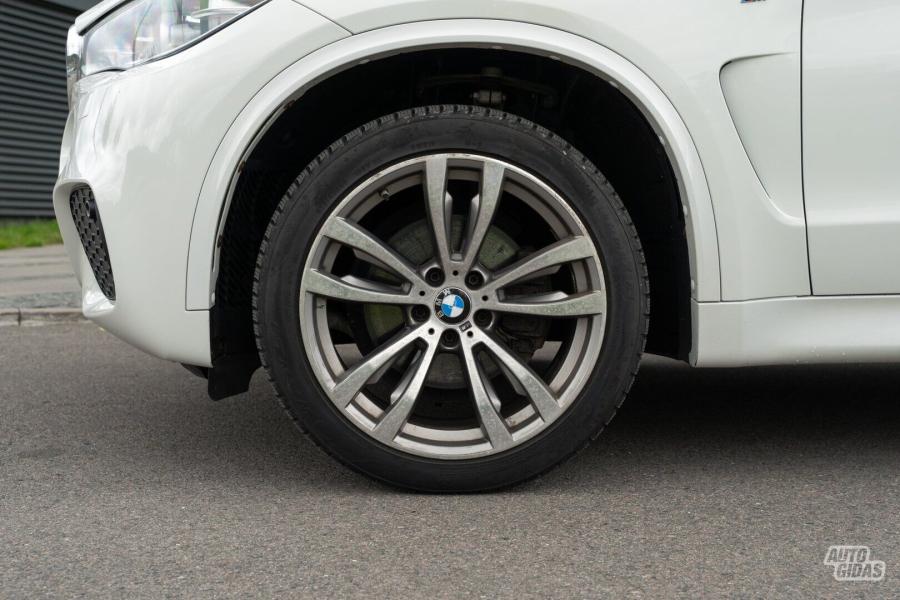 White BMW X5 2017 in Vilnius, with an engine capacity of 3.00 L and mileage of 141 thousand km for 23950 €, photo 9 on AUTOMOTO.COM.LV