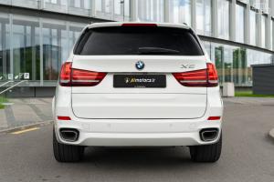 White BMW X5 2017 in Vilnius, with an engine capacity of 3.00 L and mileage of 141 thousand km for 23950 €, photo 11 on AUTOMOTO.COM.LV