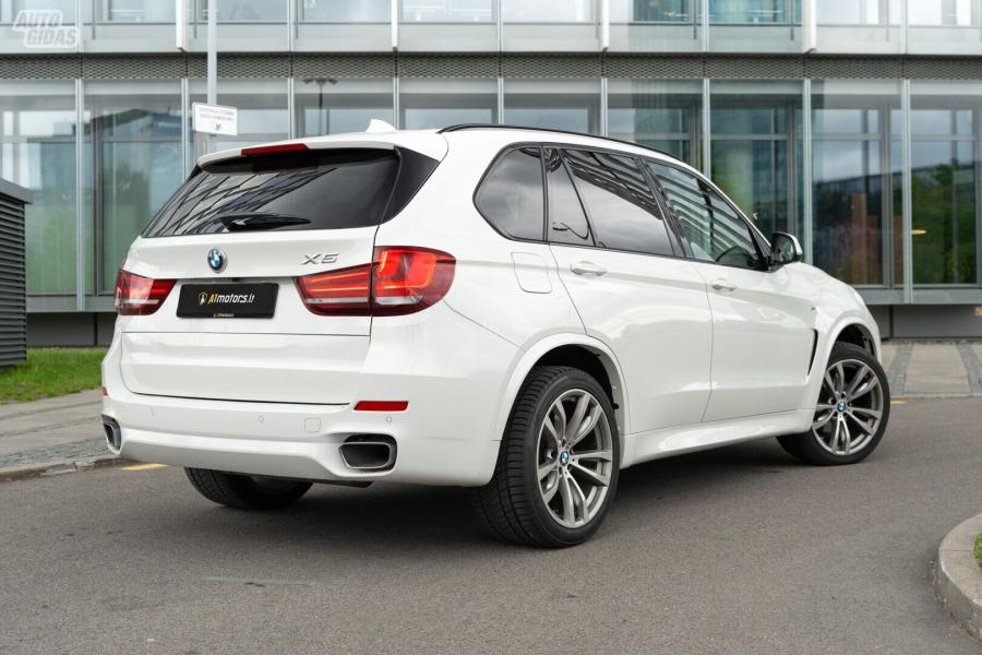 White BMW X5 2017 in Vilnius, with an engine capacity of 3.00 L and mileage of 141 thousand km for 23950 €, photo 12 on AUTOMOTO.COM.LV