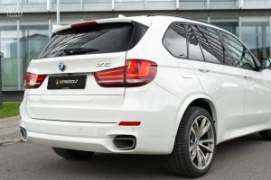 White BMW X5 2017 in Vilnius, with an engine capacity of 3.00 L and mileage of 141 thousand km for 23950 €, photo 13 on AUTOMOTO.COM.LV