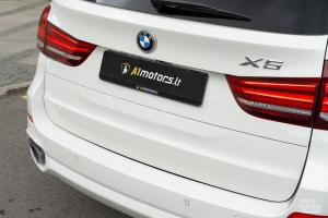White BMW X5 2017 in Vilnius, with an engine capacity of 3.00 L and mileage of 141 thousand km for 23950 €, photo 14 on AUTOMOTO.COM.LV