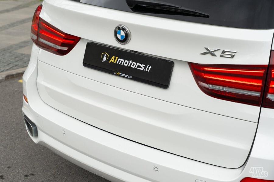 White BMW X5 2017 in Vilnius, with an engine capacity of 3.00 L and mileage of 141 thousand km for 23950 €, photo 14 on AUTOMOTO.COM.LV