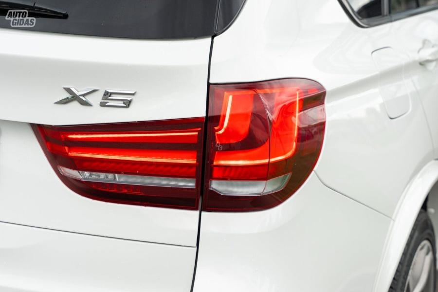 White BMW X5 2017 in Vilnius, with an engine capacity of 3.00 L and mileage of 141 thousand km for 23950 €, photo 15 on AUTOMOTO.COM.LV