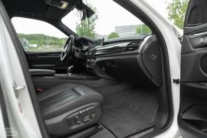 White BMW X5 2017 in Vilnius, with an engine capacity of 3.00 L and mileage of 141 thousand km for 23950 €, photo 18 on AUTOMOTO.COM.LV