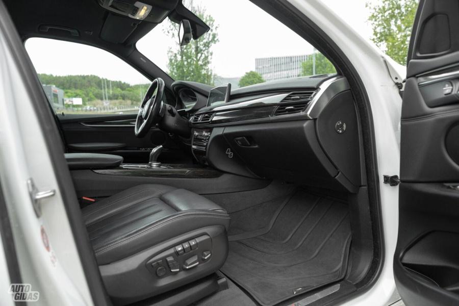 White BMW X5 2017 in Vilnius, with an engine capacity of 3.00 L and mileage of 141 thousand km for 23950 €, photo 18 on AUTOMOTO.COM.LV