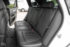 White BMW X5 2017 in Vilnius, with an engine capacity of 3.00 L and mileage of 141 thousand km for 23950 €, photo 19 on AUTOMOTO.COM.LV