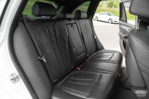 White BMW X5 2017 in Vilnius, with an engine capacity of 3.00 L and mileage of 141 thousand km for 23950 €, photo 20 on AUTOMOTO.COM.LV