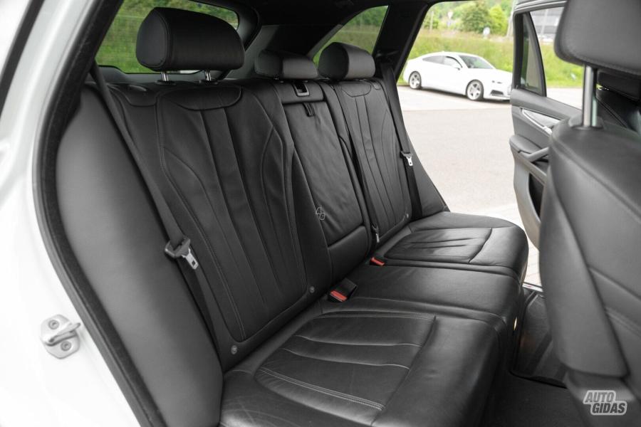 White BMW X5 2017 in Vilnius, with an engine capacity of 3.00 L and mileage of 141 thousand km for 23950 €, photo 20 on AUTOMOTO.COM.LV