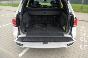 White BMW X5 2017 in Vilnius, with an engine capacity of 3.00 L and mileage of 141 thousand km for 23950 €, photo 21 on AUTOMOTO.COM.LV