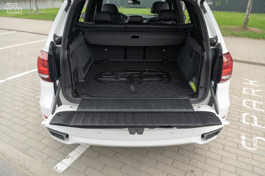 White BMW X5 2017 in Vilnius, with an engine capacity of 3.00 L and mileage of 141 thousand km for 23950 €, photo 21 on AUTOMOTO.COM.LV