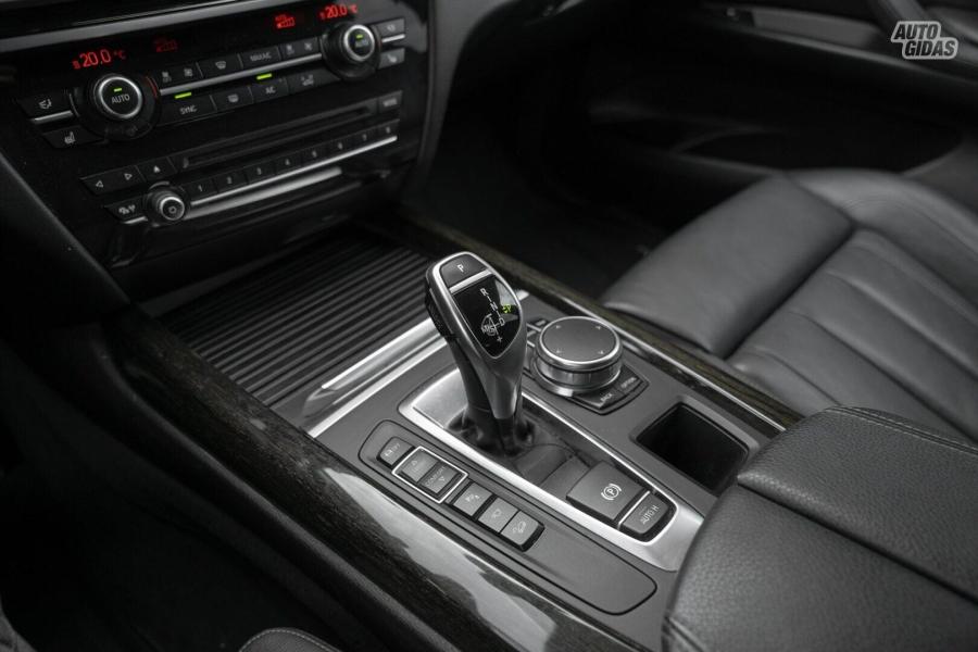 White BMW X5 2017 in Vilnius, with an engine capacity of 3.00 L and mileage of 141 thousand km for 23950 €, photo 24 on AUTOMOTO.COM.LV