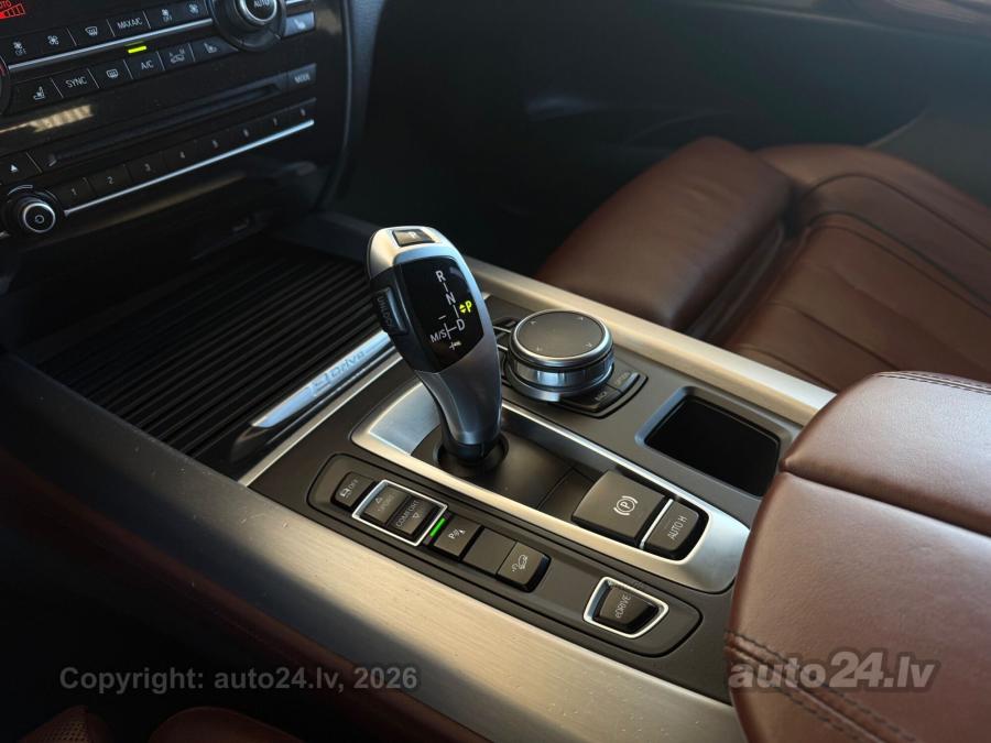 Balts BMW X5 2017 Tallina, ar dzinēja tilpumu 2.00 L un nobraukumu 201 tūkst. km par 16490 €, foto 15 vietnē AUTOMOTO.COM.LV