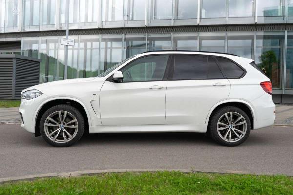 White BMW X5 2017 in Vilnius, with an engine capacity of 2.99 L and mileage of 141 thousand km for 23500 €, photo 7 on AUTOMOTO.COM.LV
