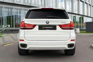 White BMW X5 2017 in Vilnius, with an engine capacity of 2.99 L and mileage of 141 thousand km for 23500 €, photo 11 on AUTOMOTO.COM.LV