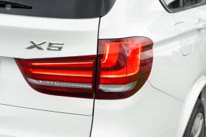 White BMW X5 2017 in Vilnius, with an engine capacity of 2.99 L and mileage of 141 thousand km for 23500 €, photo 15 on AUTOMOTO.COM.LV