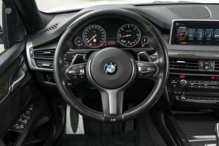 White BMW X5 2017 in Vilnius, with an engine capacity of 2.99 L and mileage of 141 thousand km for 23500 €, photo 23 on AUTOMOTO.COM.LV