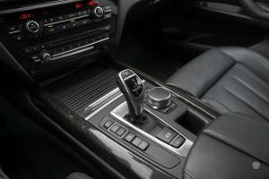 White BMW X5 2017 in Vilnius, with an engine capacity of 2.99 L and mileage of 141 thousand km for 23500 €, photo 24 on AUTOMOTO.COM.LV